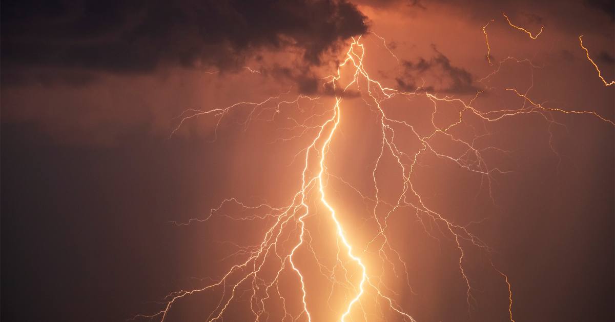 Astronomy Photographer Captures Lightning Storm With Telescope and the ...