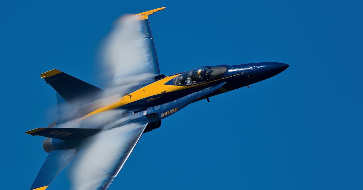 Video: Thrilling F/A-18 Super Hornet Low Fly-By Sound Wows Boaters At ...
