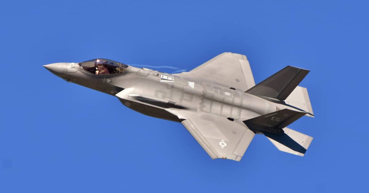 F-35 Lightning II Fighter Jet Captured On Wild Video In Acrobatic Pedal ...