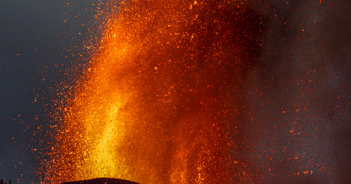 Geologist Collects Scorching-Hot Lava Samples With A Small Tool In This ...
