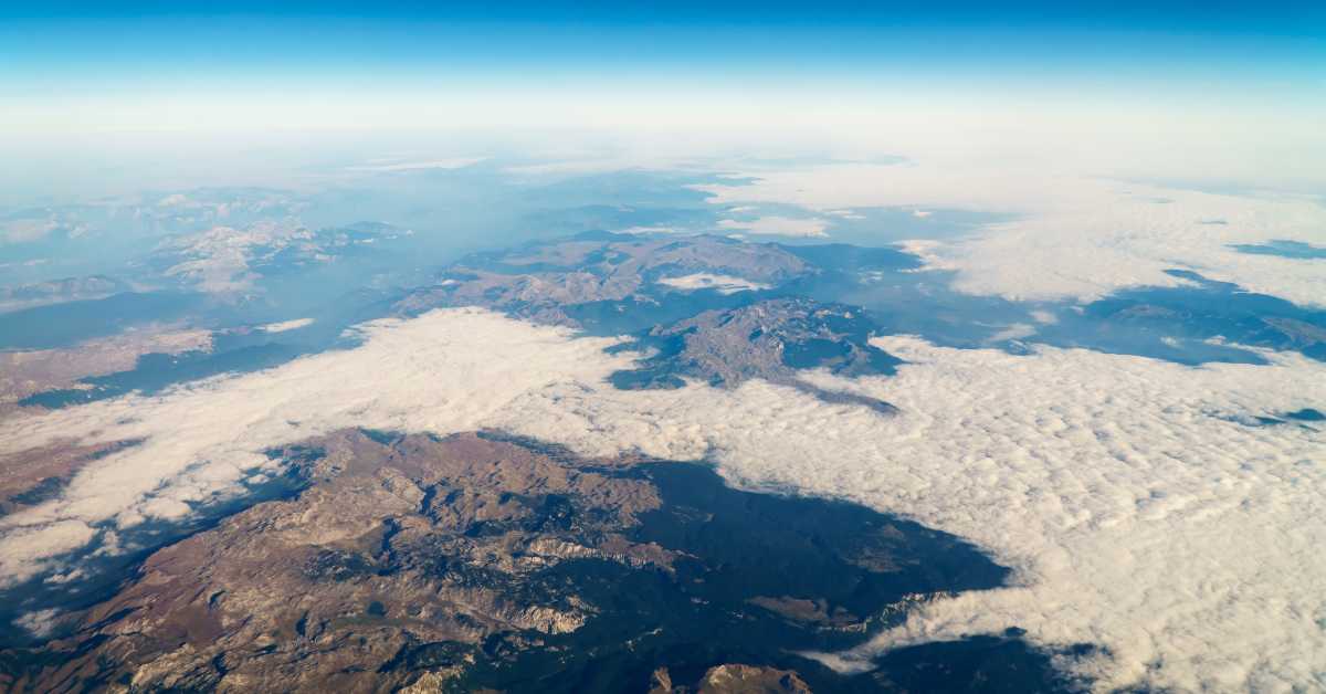 Man Sends Camera to 'Edge of Space' With Balloon And Captures Gorgeous ...