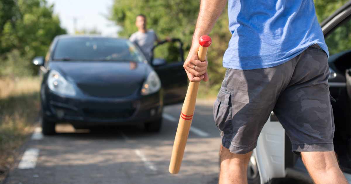 Dashcam: Road Rage Driver Gets Out of Car With Baseball Bat And People ...