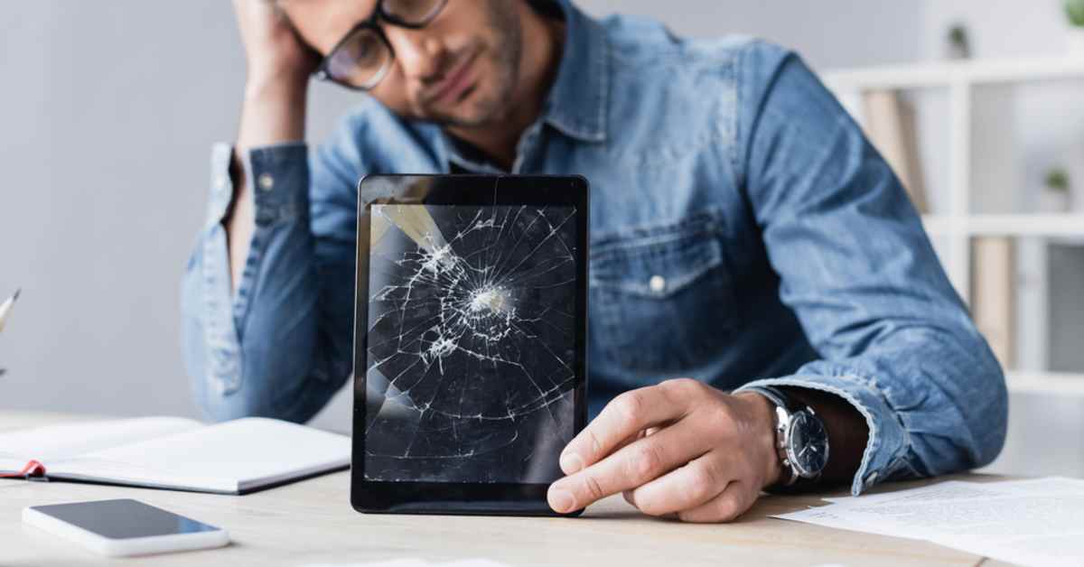 This Is What Repairing A Tablet Looks Like, And It Ain't Pretty ...