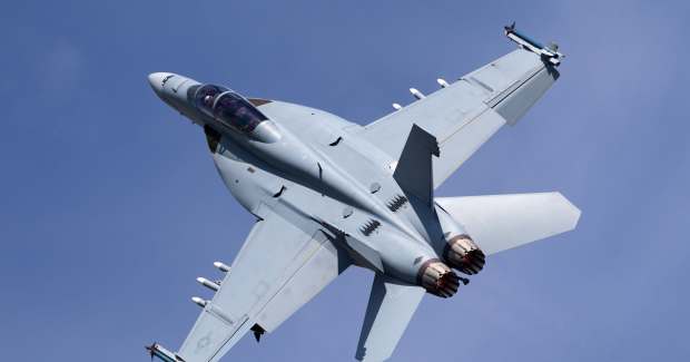 Watch F/A-18 Fighter Jet Zoom By Crowd and Pull Water Vapor At High ...