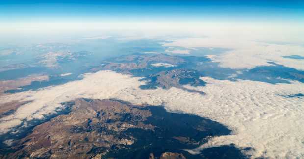 Man Sends Camera to 'Edge of Space' With Balloon And Captures Gorgeous ...