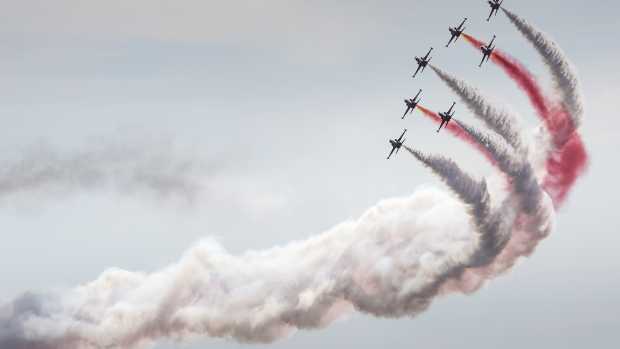 U.S. Navy Soldiers Give Amazing Demonstration as ‘Fat Albert’ Fighter ...