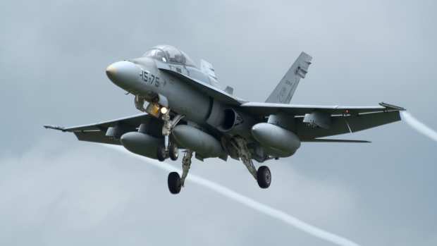 Watch F/A-18 Super Hornet Fighter Jet Execute Touch-and-Go On Aircraft ...
