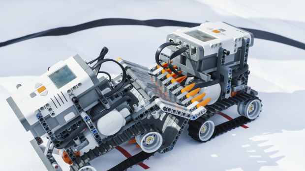 Watch This Bladed BattleBot Get Sent Flying Across The Arena And Split ...