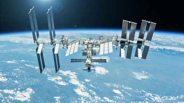 This View Of Earth From SpaceX's Falcon 9 Rocket Docked On The ISS Is ...