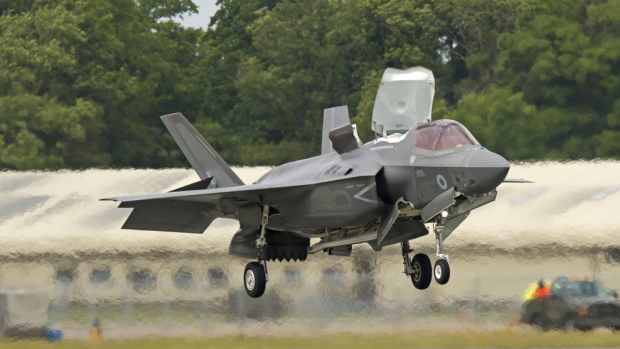 Watch This F-35B Fighter Jet Nail A 100% Vertical Take-Off And Landing ...