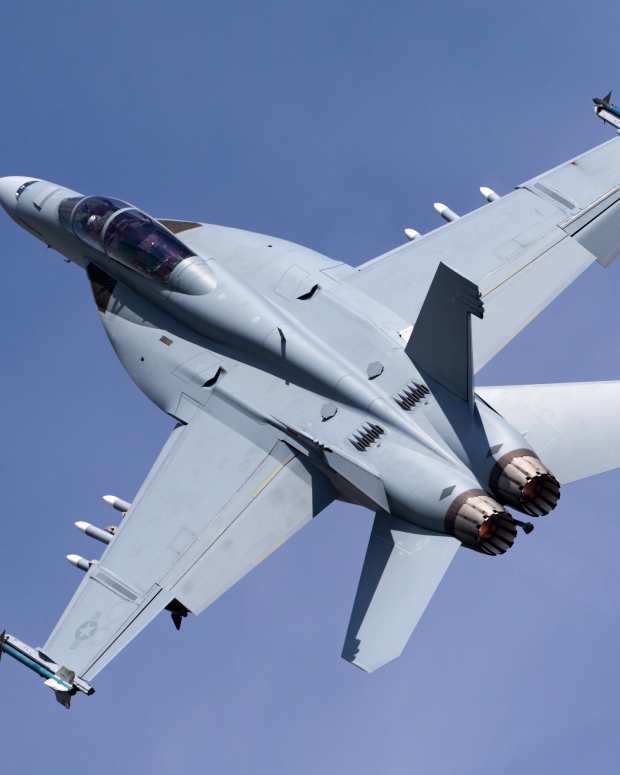 Watch and Hear Sonic Boom as F-35 Lightning II Fighter Jet Breaks Sound ...