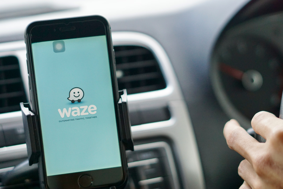 Daughter Adds Her Voice to Mom's 'Waze' App and It's Priceless ...