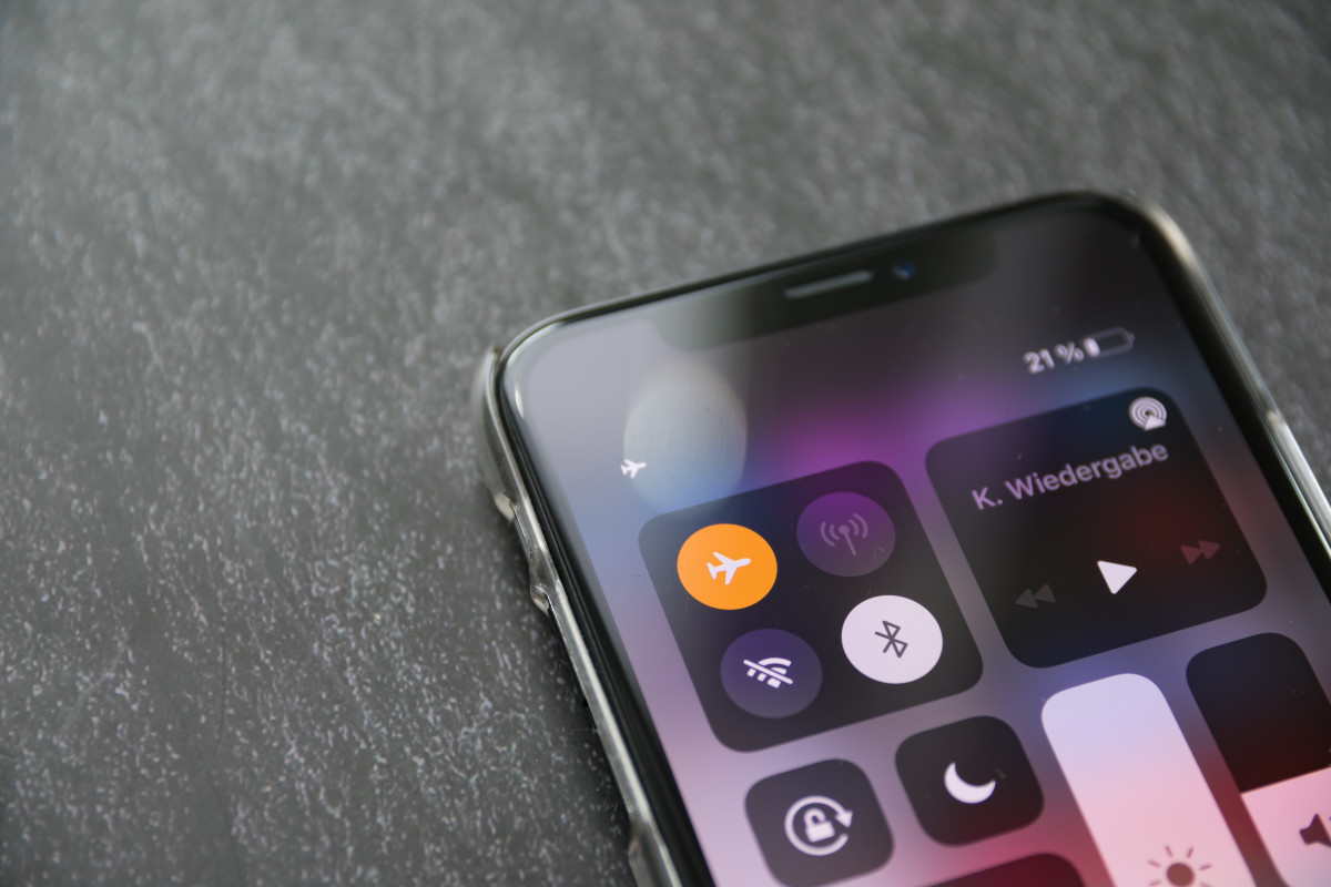 Clever Travel Hack Makes a Phone Holder Out of an Air Sickness Bag ...