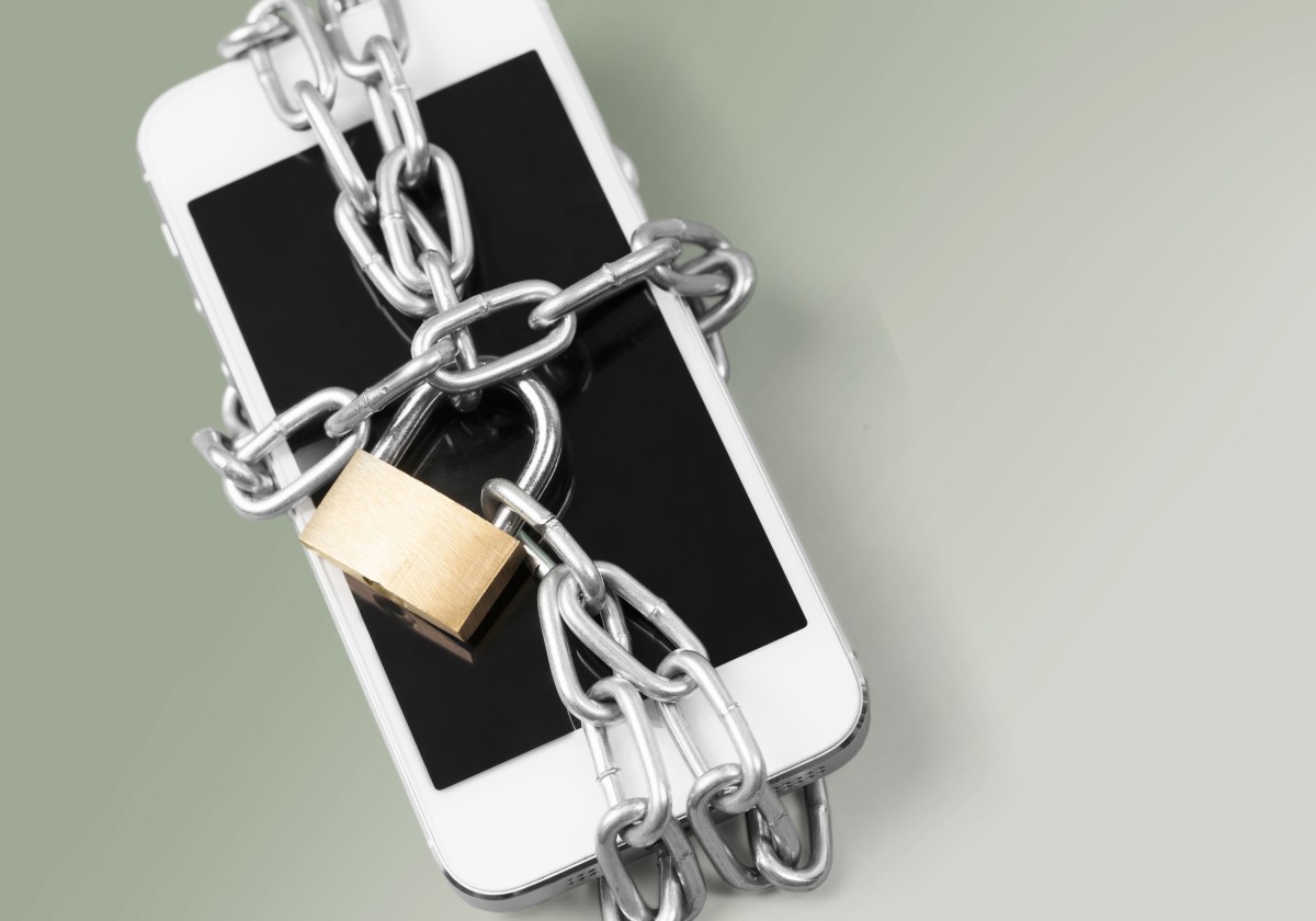 Man's Warning About iPhone Security Setting Is Super Important for Your ...