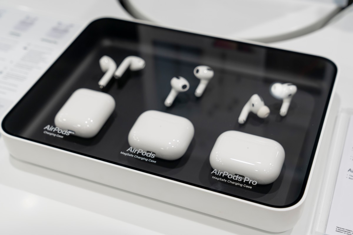 Man Explains Why First Gen AirPods Pro Users Desperately Need To ...