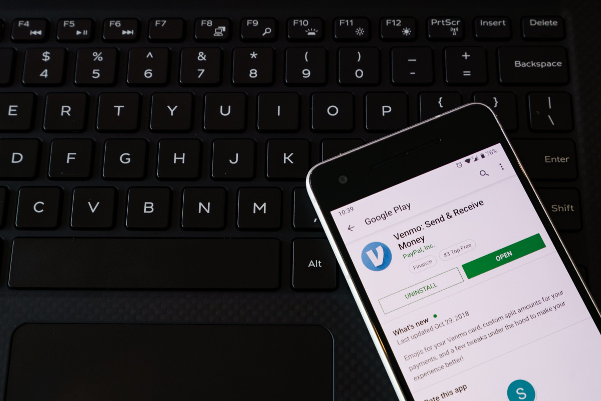 Woman Demonstrates How Easy It Is to Split Checks With New Venmo ...
