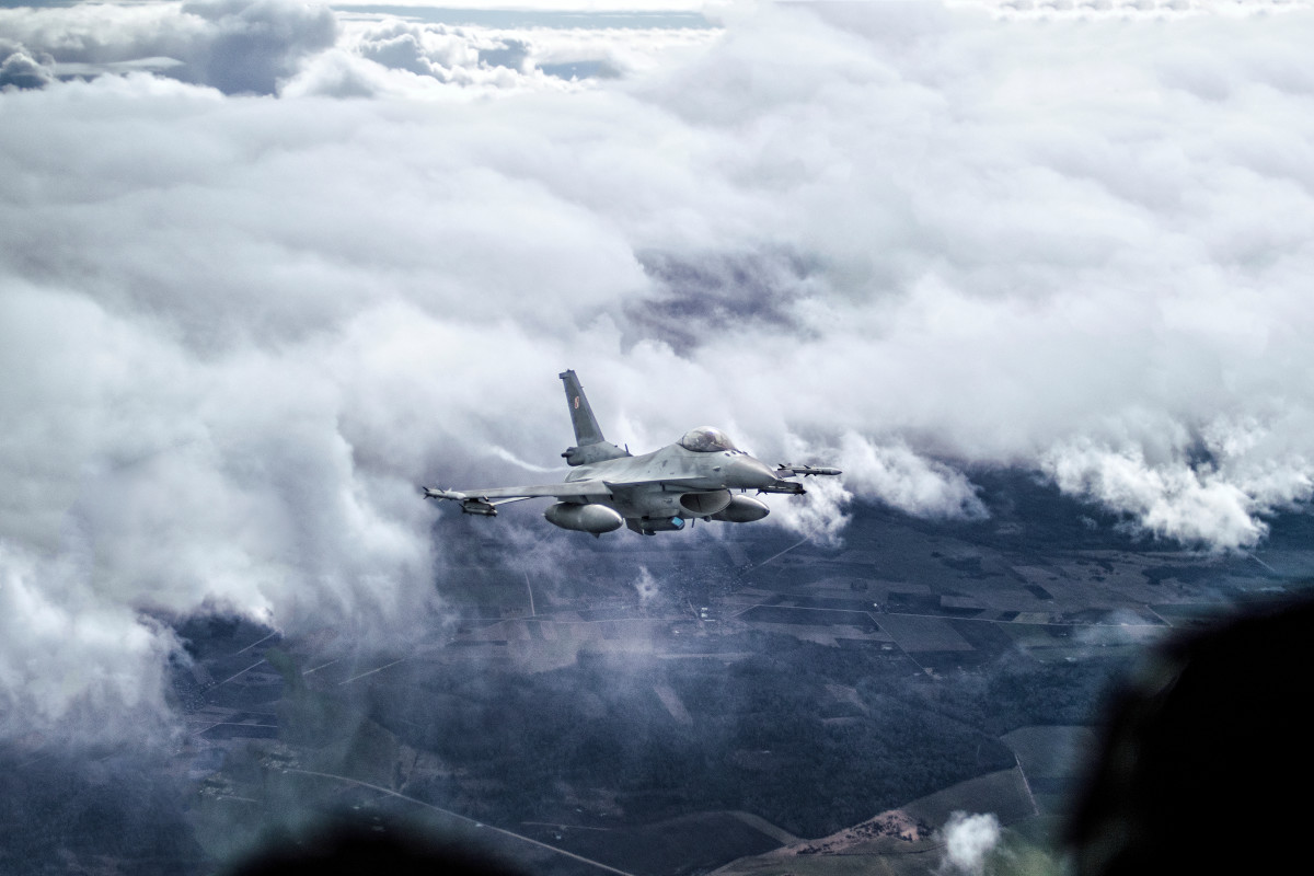 Aircraft Enthusiast’s F-16 Simulation Takes Viewers Through Midair ...