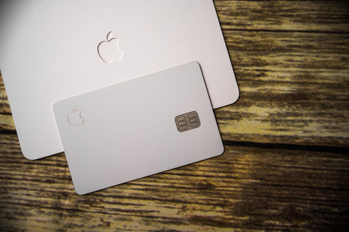 Engraver Shows off How He Makes Custom Engraved Titanium Credit Cards ...