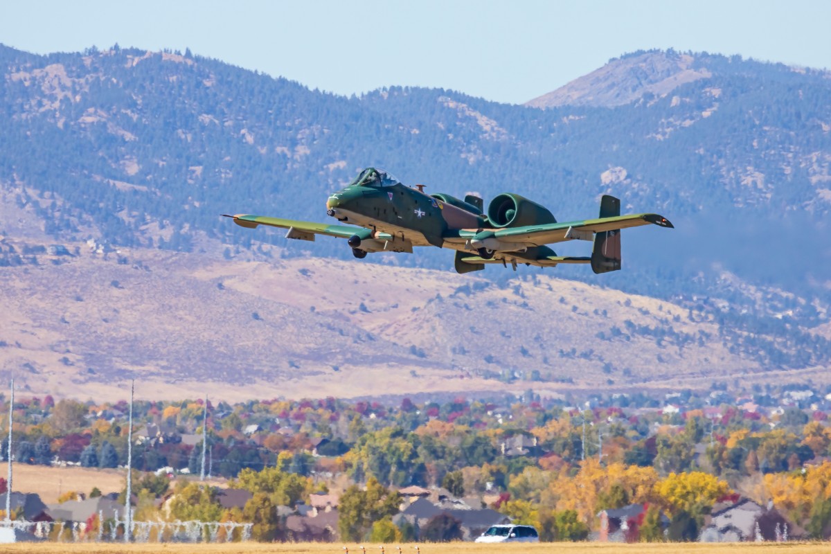 Bystander Catches Video of an A-10 Warthog Military Aircraft Carrying ...