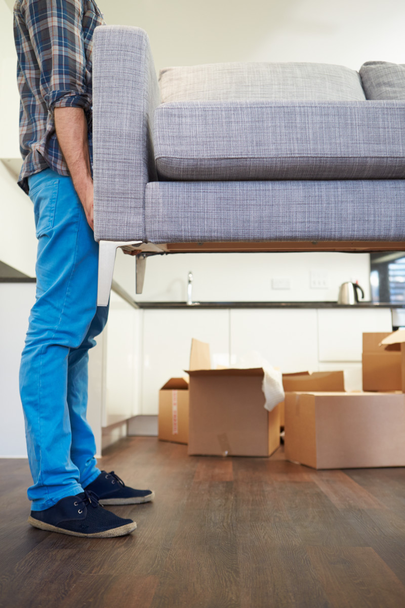 Hilarious Video Shows What Happens When People Try To Fit Huge Couch In ...