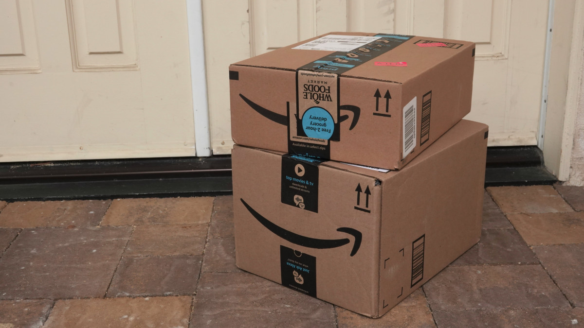 Man Goes Viral for Giving Hilarious 'Proof' That Amazon Didn't Deliver ...