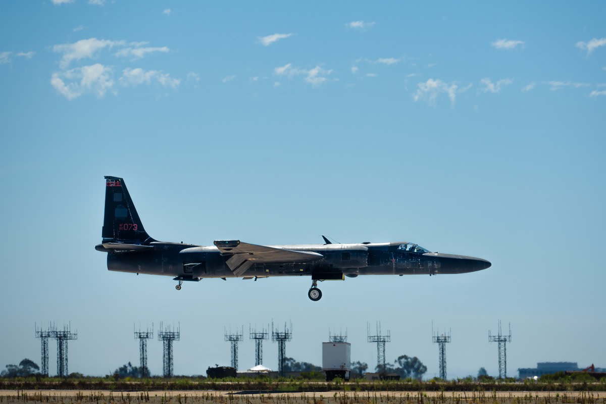 Lockheed Martin’s Upgraded U-2 Spy Plane’s First Flight Is a Smashing ...